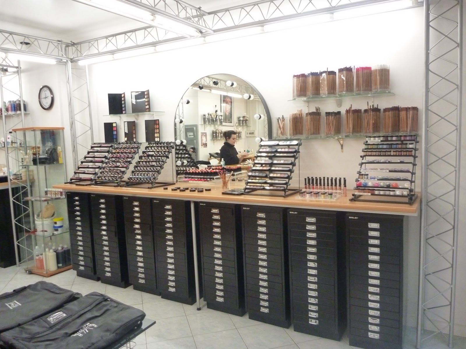 Shine Sparkle Smile: Make-Up Atelier Paris: Professional Makeup Divine