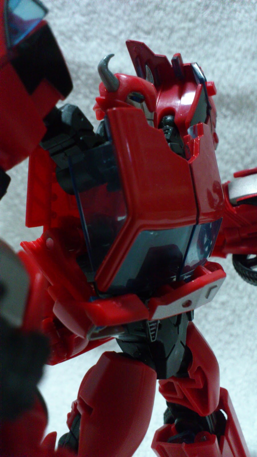 TRANSFORMERS PRIME: DELUXE CLIFFJUMPER!