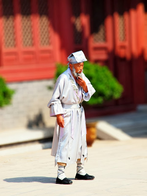 Info and Facts: 256 Year Old Chinese Herbalist Li Ching-Yuen, Holistic ...