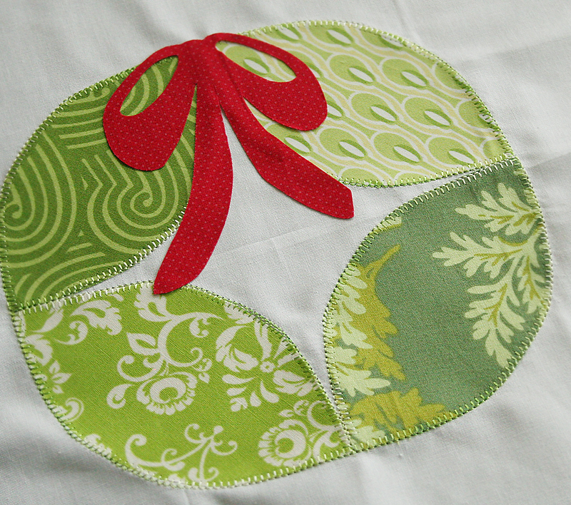 Quilt Story: Wreath quilt block tutorial and Fabric Tuesday....