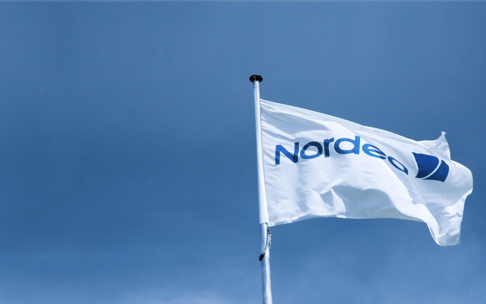 Nordea flyttar, trygg aktieägare, fundersam bankkund