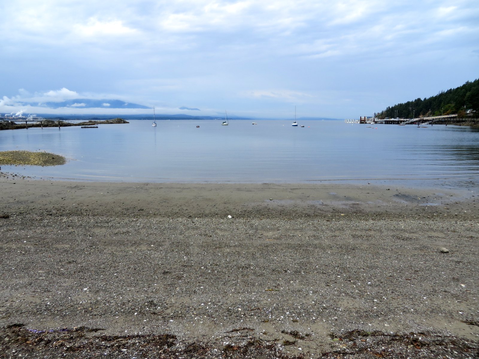 Gravel Beach: Vesuvius Bay
