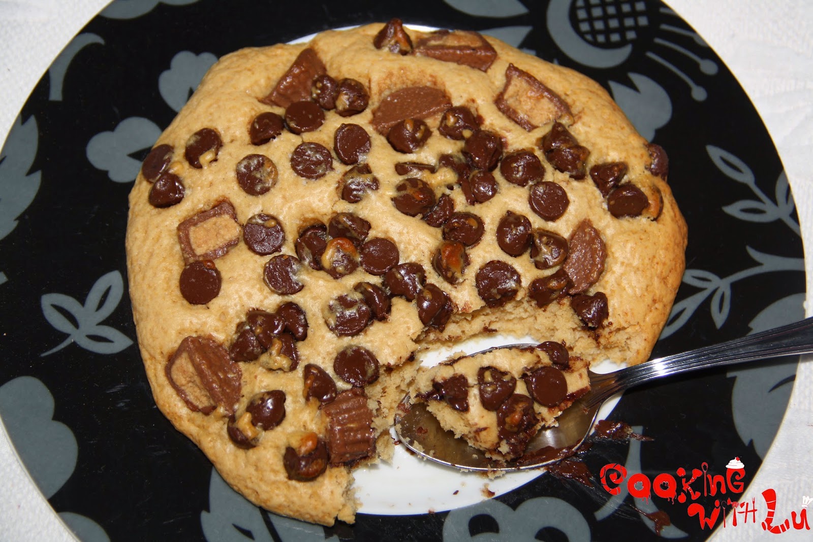 Cooking with Lu: Mega munchies XXL cookie: super easy AND super delicious!!