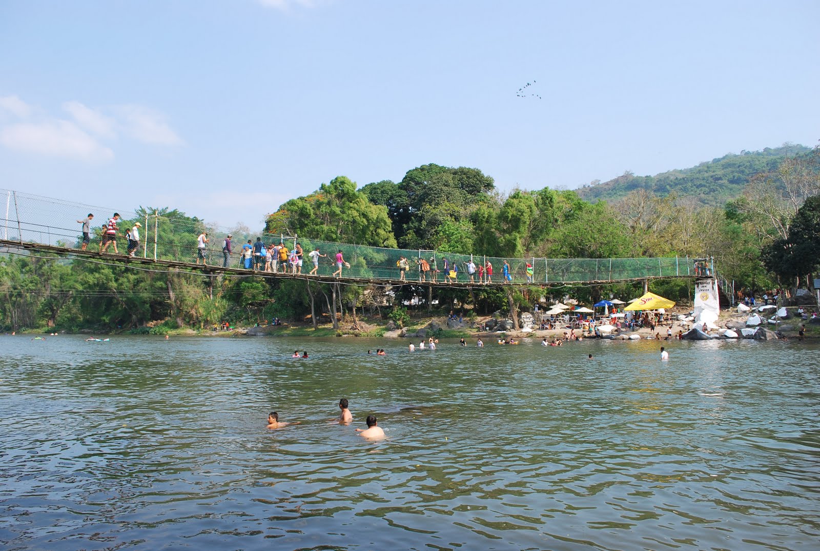 LA NOTICIA DEL HOY Y DEL MAÑANA: MILES DE TURISTAS DISFRUTARON LOS RIOS ...