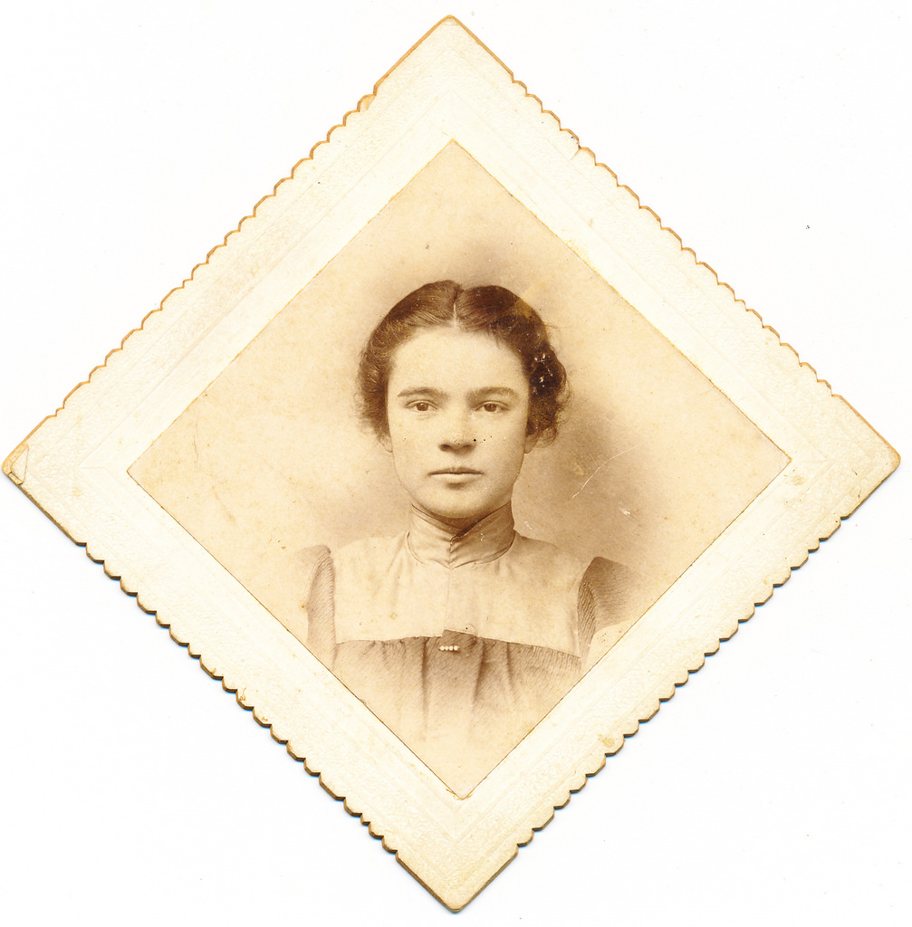 Rarely-Seen Diamond-Shaped Portraits of People at the Turn of the ...