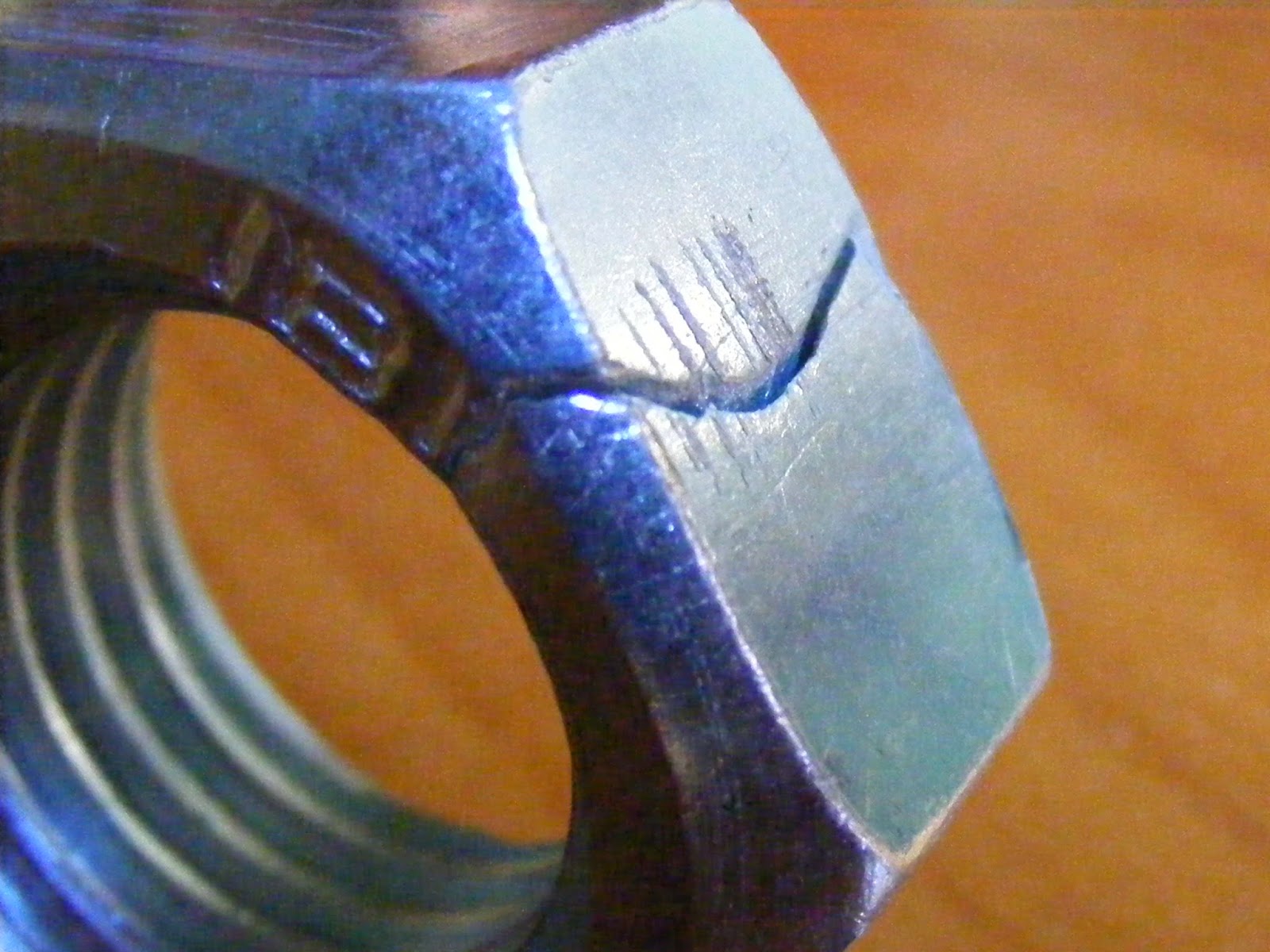 El ingeniero del pleistoceno: Una tuerca rota