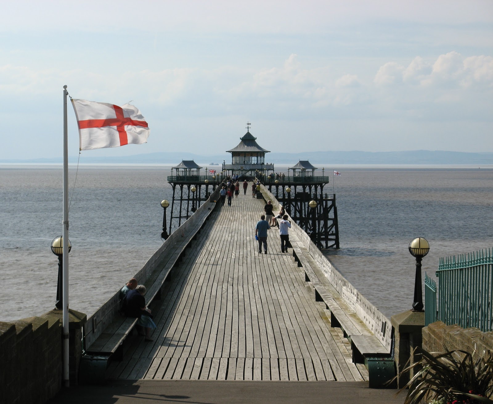 THE CLEVEDON PIER GHOST - ANOTHER UPDATED REPORT | Haunted Earth`s ...