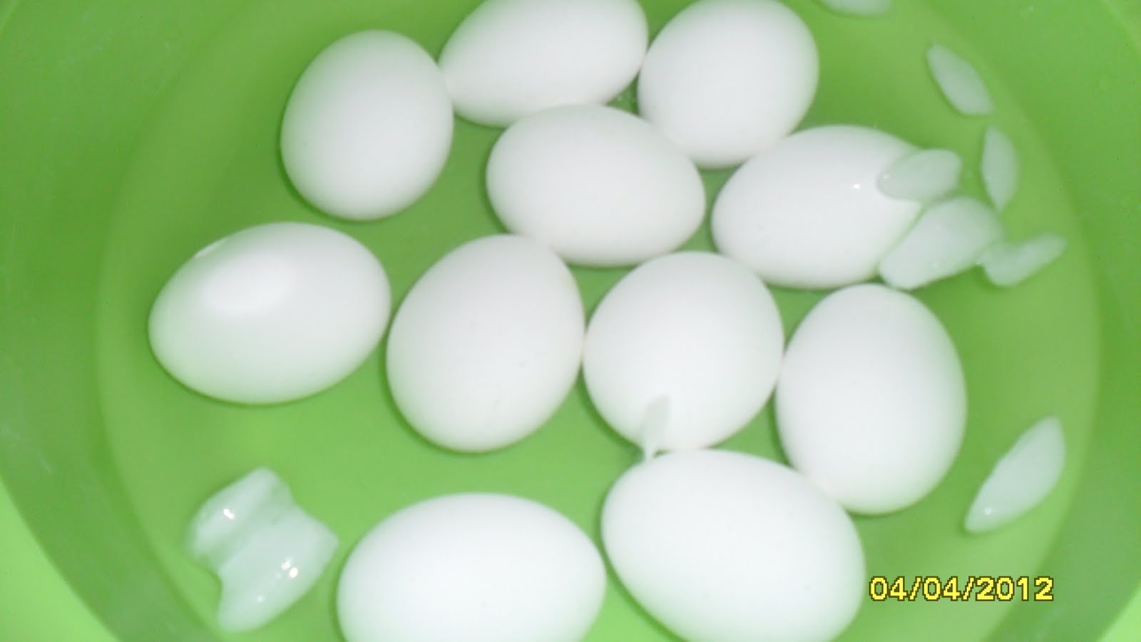 Fun on the Prairies : Craft: Kool aid dyed shell less eggs