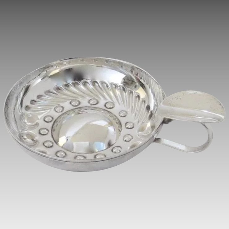 VINO On: El origen del Tastevin (catavinos)