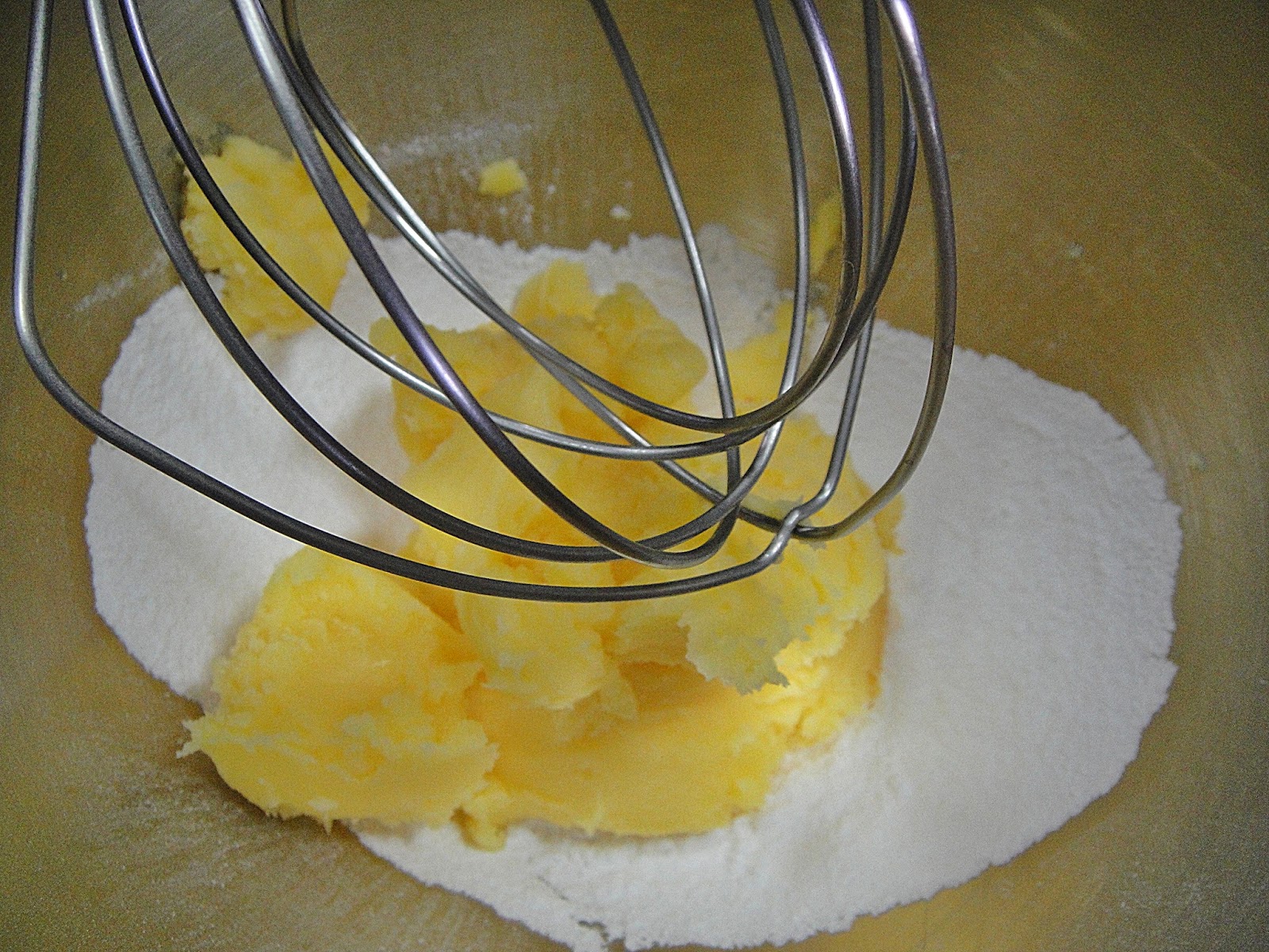 Maryam's Culinary Wonders: 910. Ghoraiba Cookies