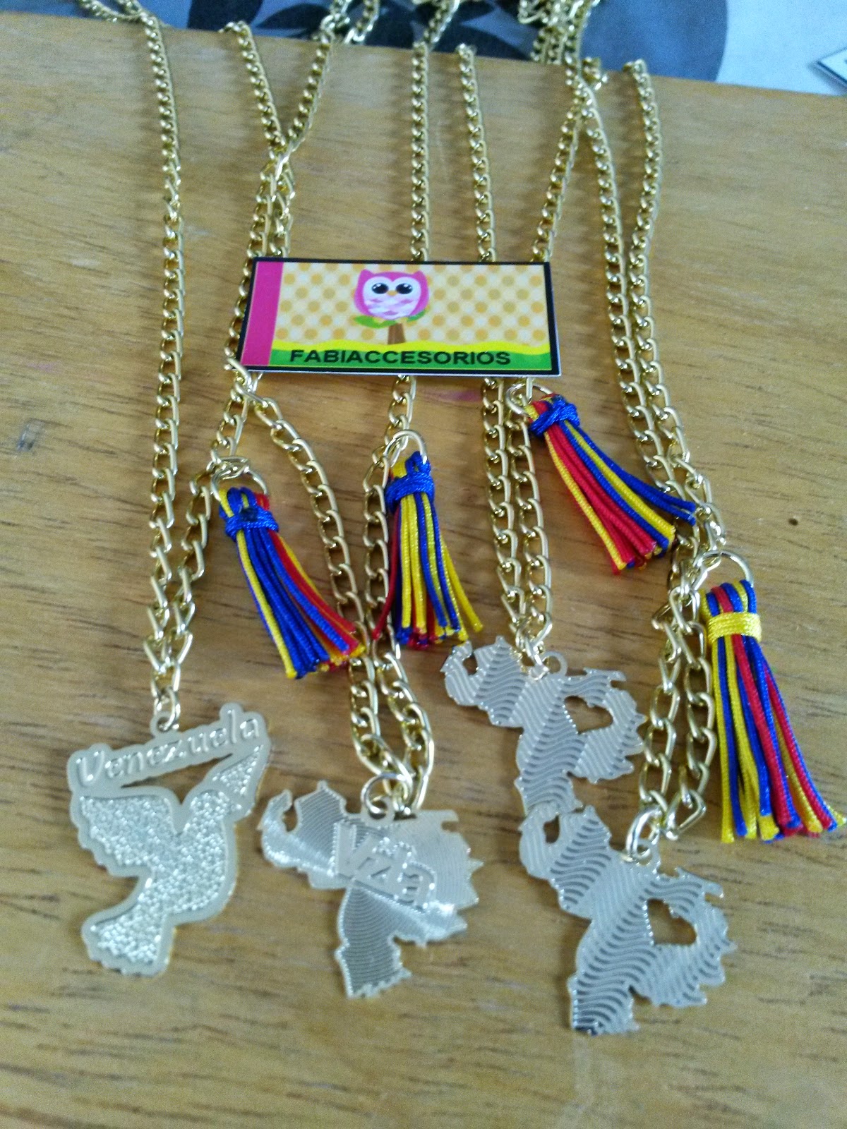 Bisutería y Accesorios Fabiaccesorios: Collares Venezuela