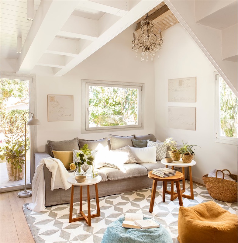 UNA CASA DE ESTILO MODERNISTA CON UN INTERIOR DE INSPIRACION ...