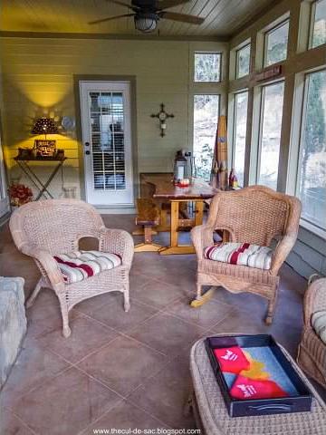 the cul-de-sac: Cozy Back Porch