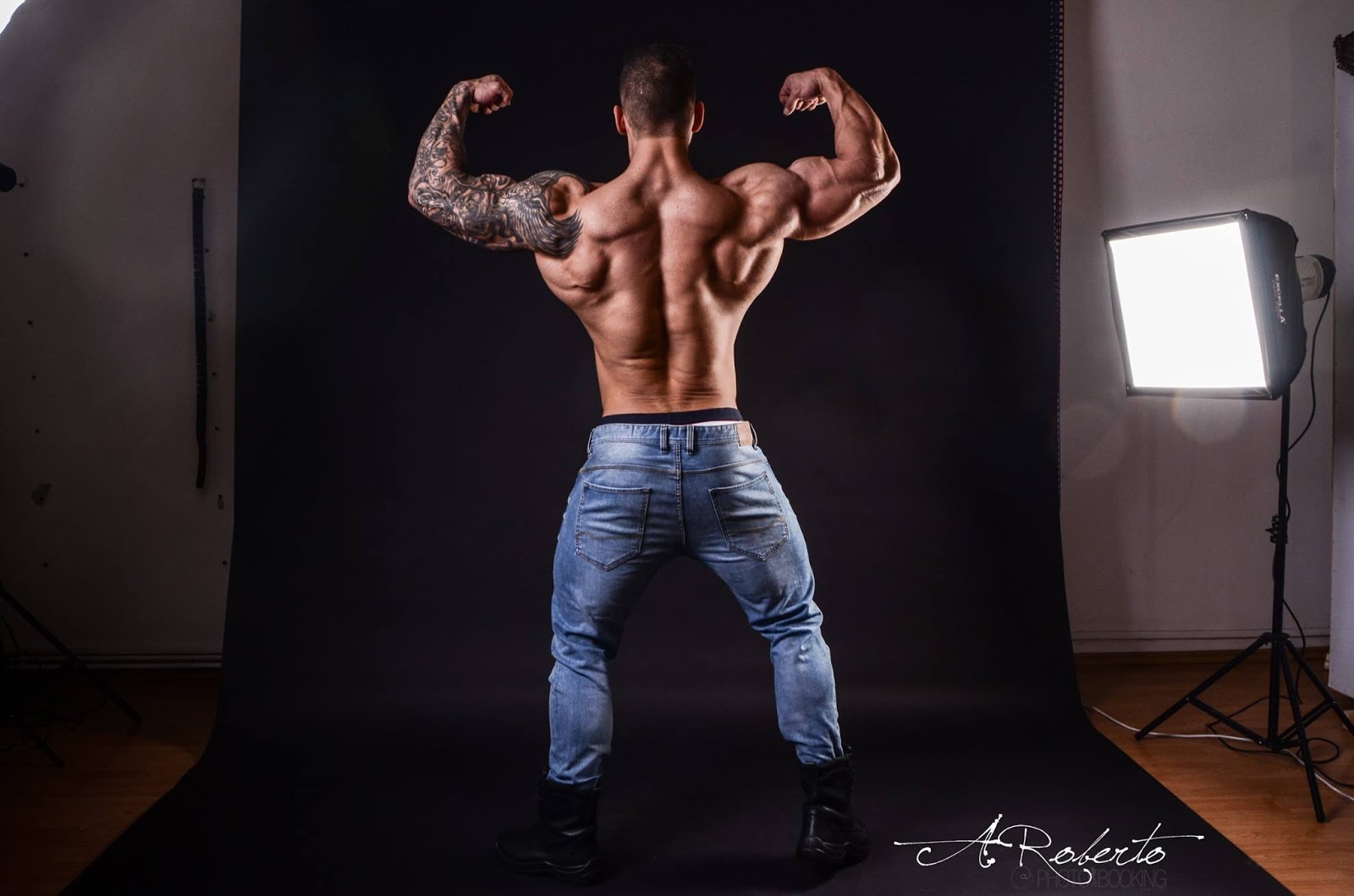 Muscle Lover: Romanian muscle hunk Roberto Alexandru