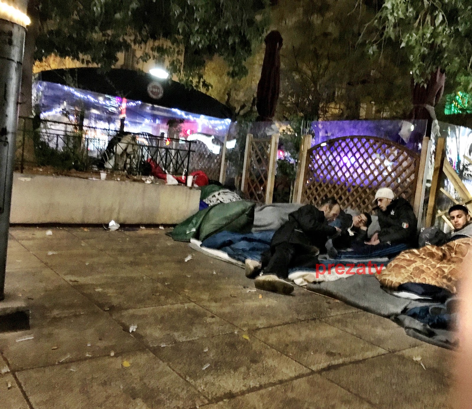 ΠΡΕΖΑ TV ©: ΔΕΚΑΔΕΣ ΠΡΟΣΦΥΓΕΣ ΠΟΛΕΜΟΥ ΑΠΟ ΤΗ ΣΥΡΙΑ ΚΟΙΜΟΥΝΤΑΙ ...