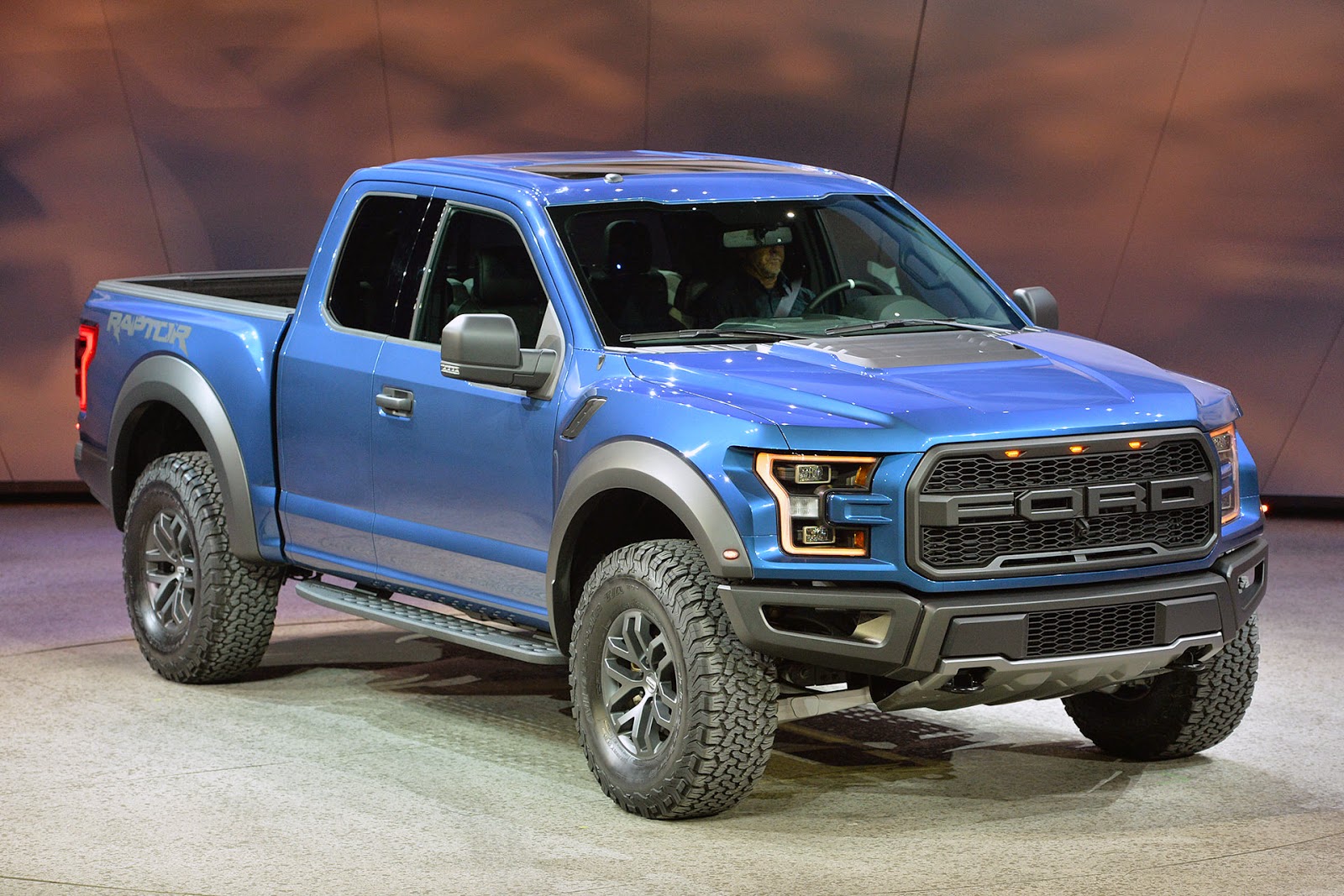 © Automotiveblogz: Ford F-150 Raptor Detroit 2015