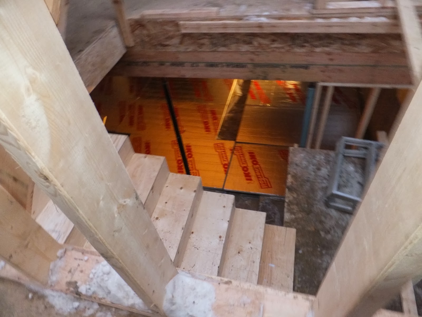 Building an infill in Westmount: Stairs and roof trusses have arrived!