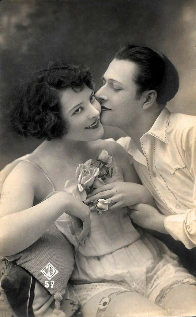 Vintage Sweet Love: 22 Cool Pics of Romantic Couples From the 1900s and ...