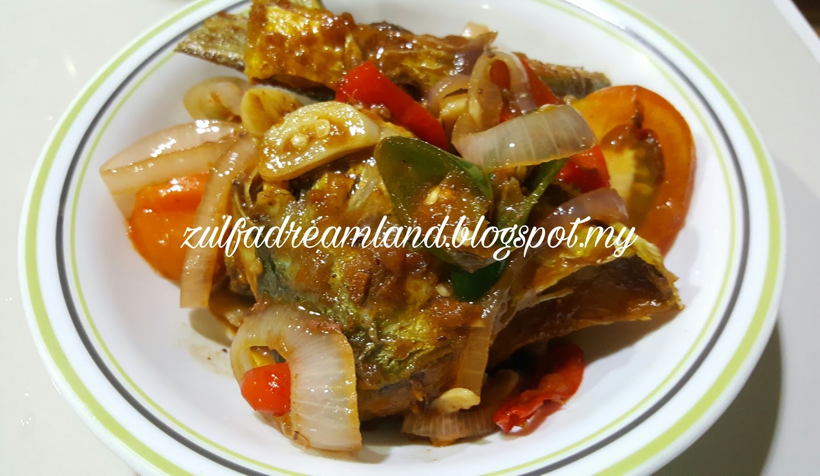 ZULFAZA LOVES COOKING: Ikan masak taucu (versi kering)