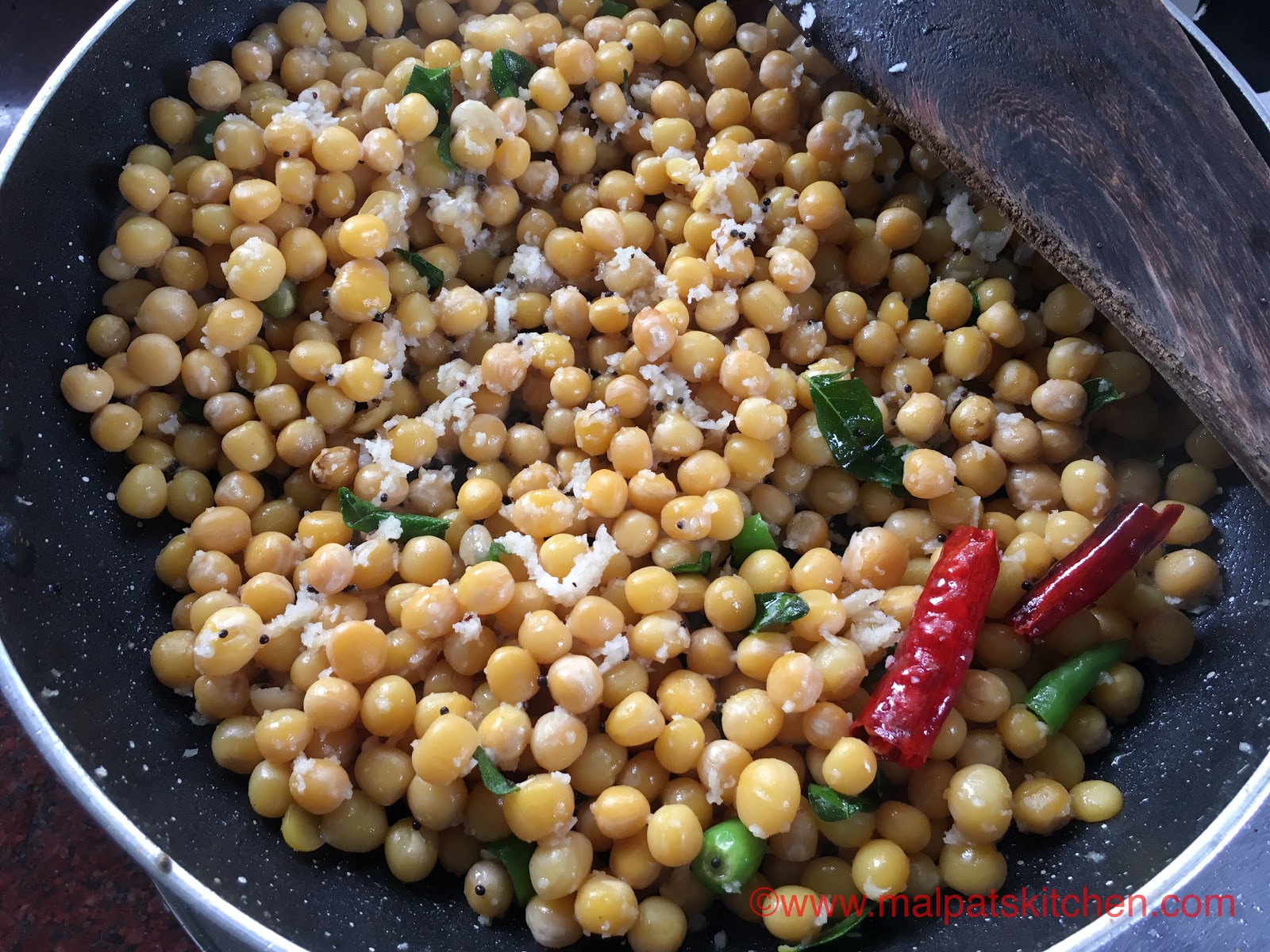 THENGAI-MANGAI-PATTANI SUNDAL, how to make dry peas sundal with coconut ...