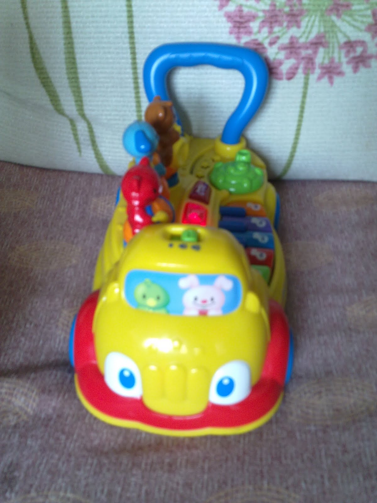 TwinkleBibi: Vtech Rock n Sing Musical Car
