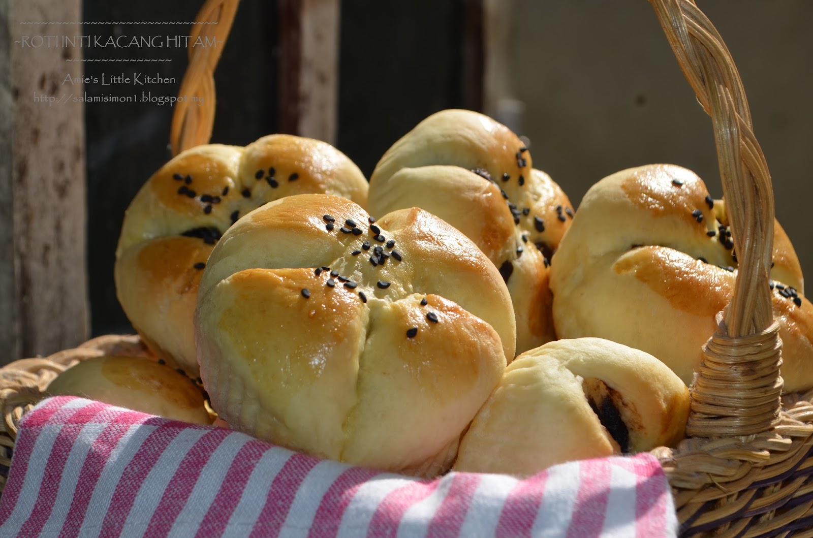 Roti Inti Kacang Hitam - Amie's Little Kitchen