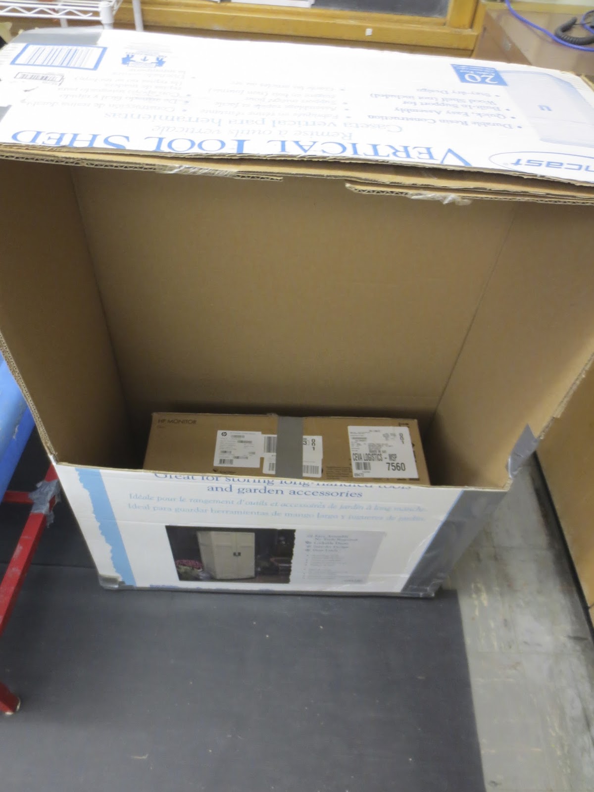 SAND AND WATER TABLES: False bottoms