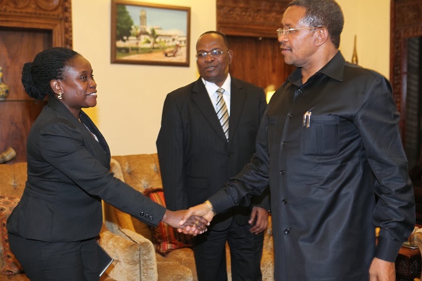 CRDB YATOA MILIONI 100 KUSAIDIA WALIOPATWA NA MAFURIKO MKOANI MOROGORO ...
