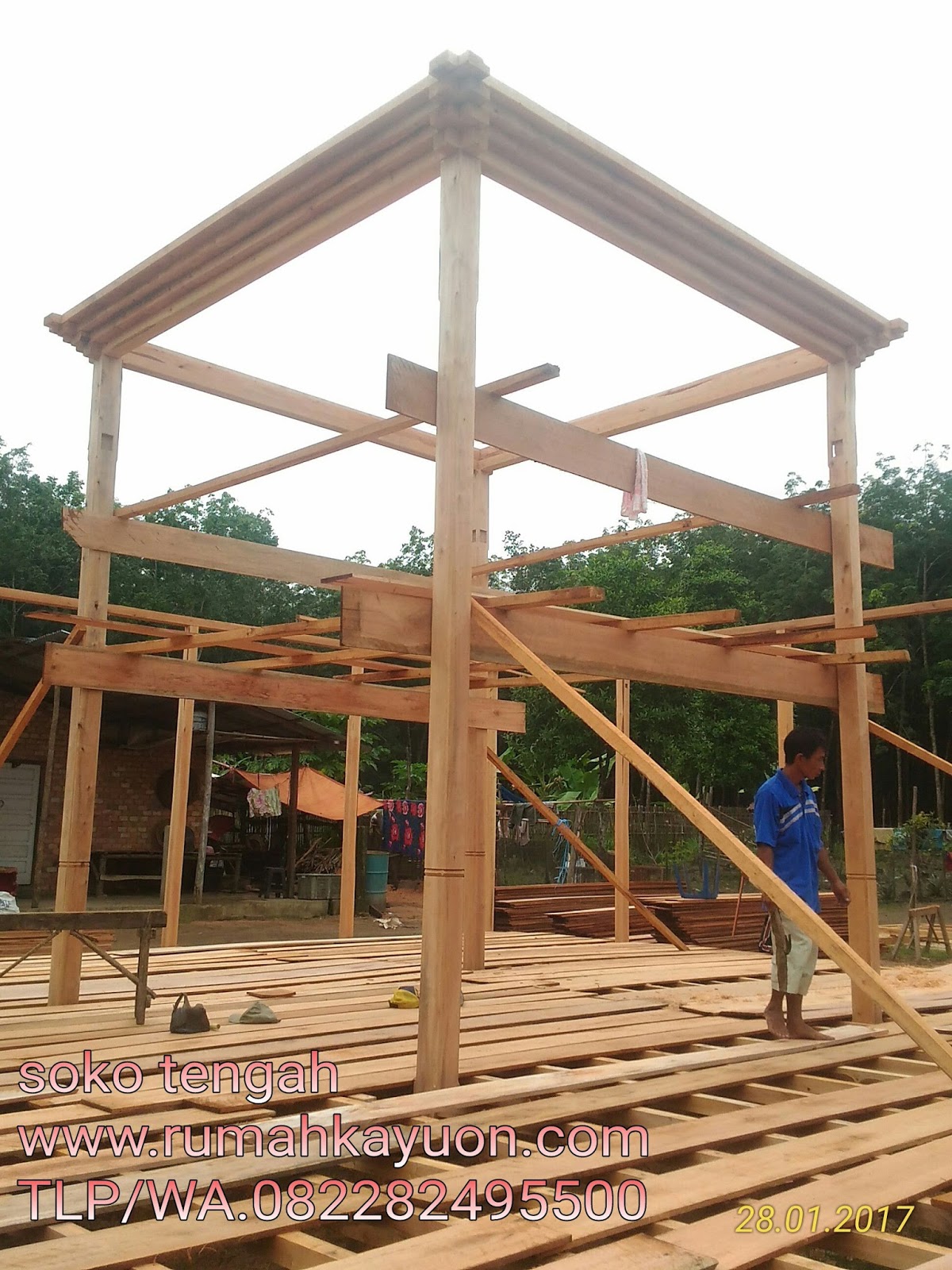 Proses pembuatan pesanan rumah kayu bongkar pasang joglo modern tipe ...