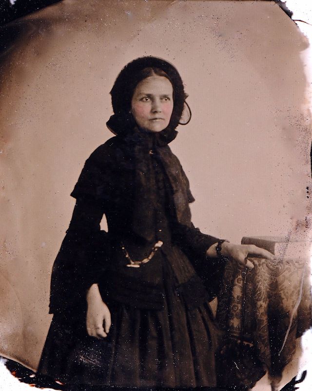 Lady in Style – Glamorous Photos of Fashionable Women in the Mid-19th ...