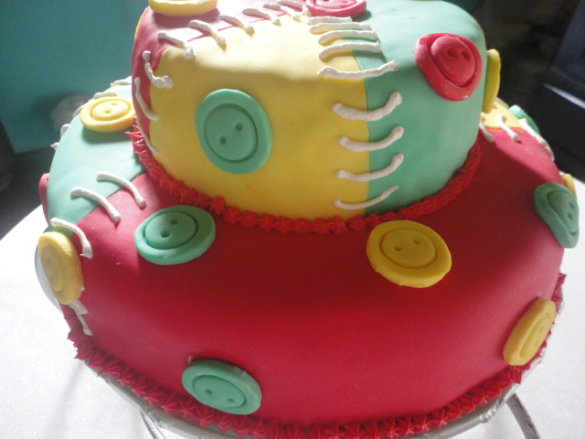 LELEKKA FESTAS: Bolo Roupa da Emília