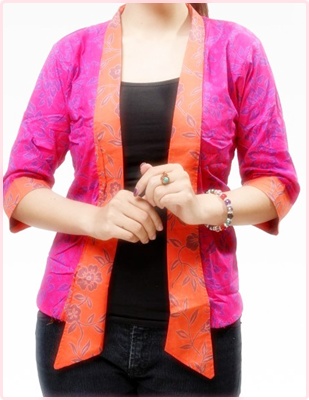 Model baju batik wanita modern warna pink