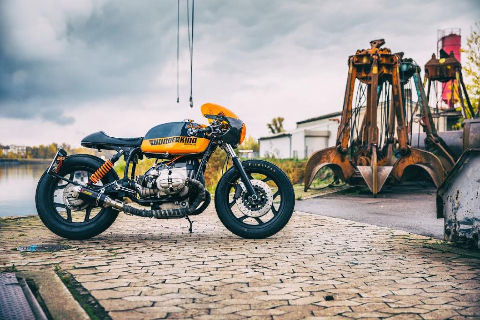 "MOTORCULT": Bmw RT80 Wunderkind Custom
