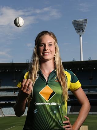 Holly Ferling - Sport Blog Mas