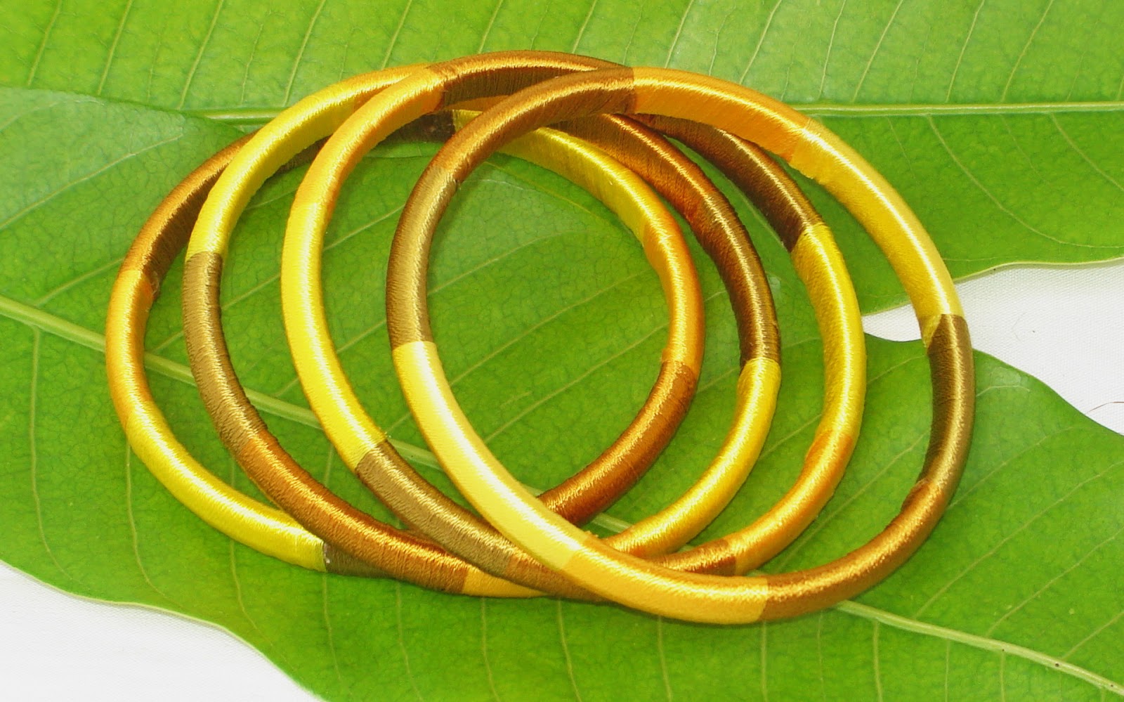Thonghattha: Handicraft bangle bracelet set of 4
