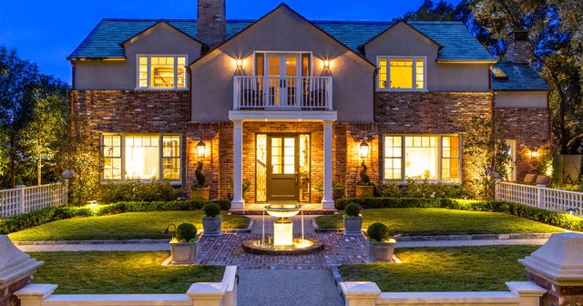 Houzz Tour: Former Horse Stable Gets a New Life as a Stately Home