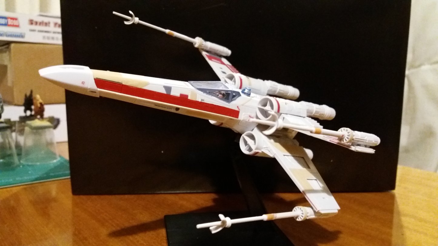 Putting off painting: Bandai X-Wing 1/72 - mostly out-of-box build