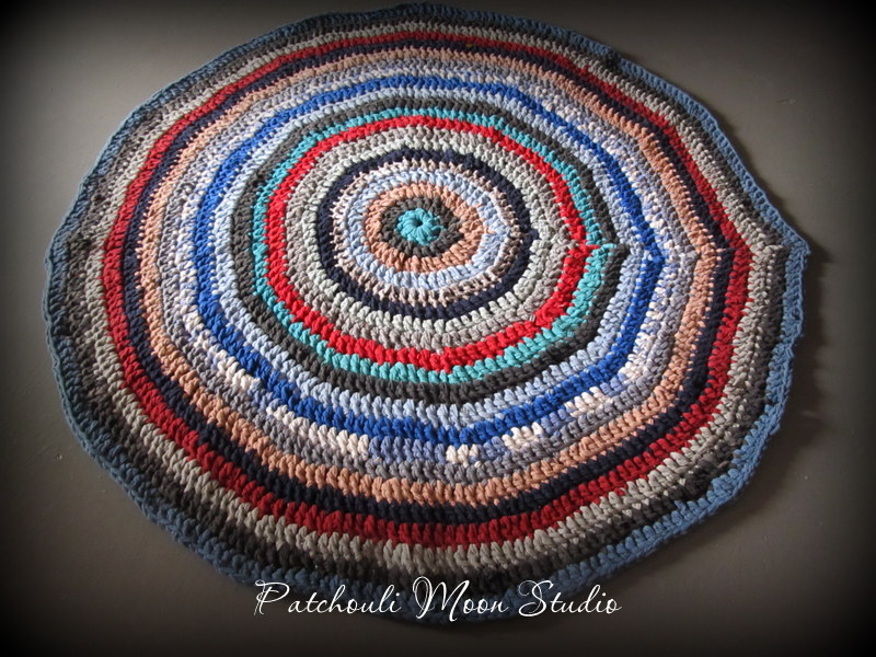 Patchouli Moon Studio: Crocheted Tee-Shirt Rugs