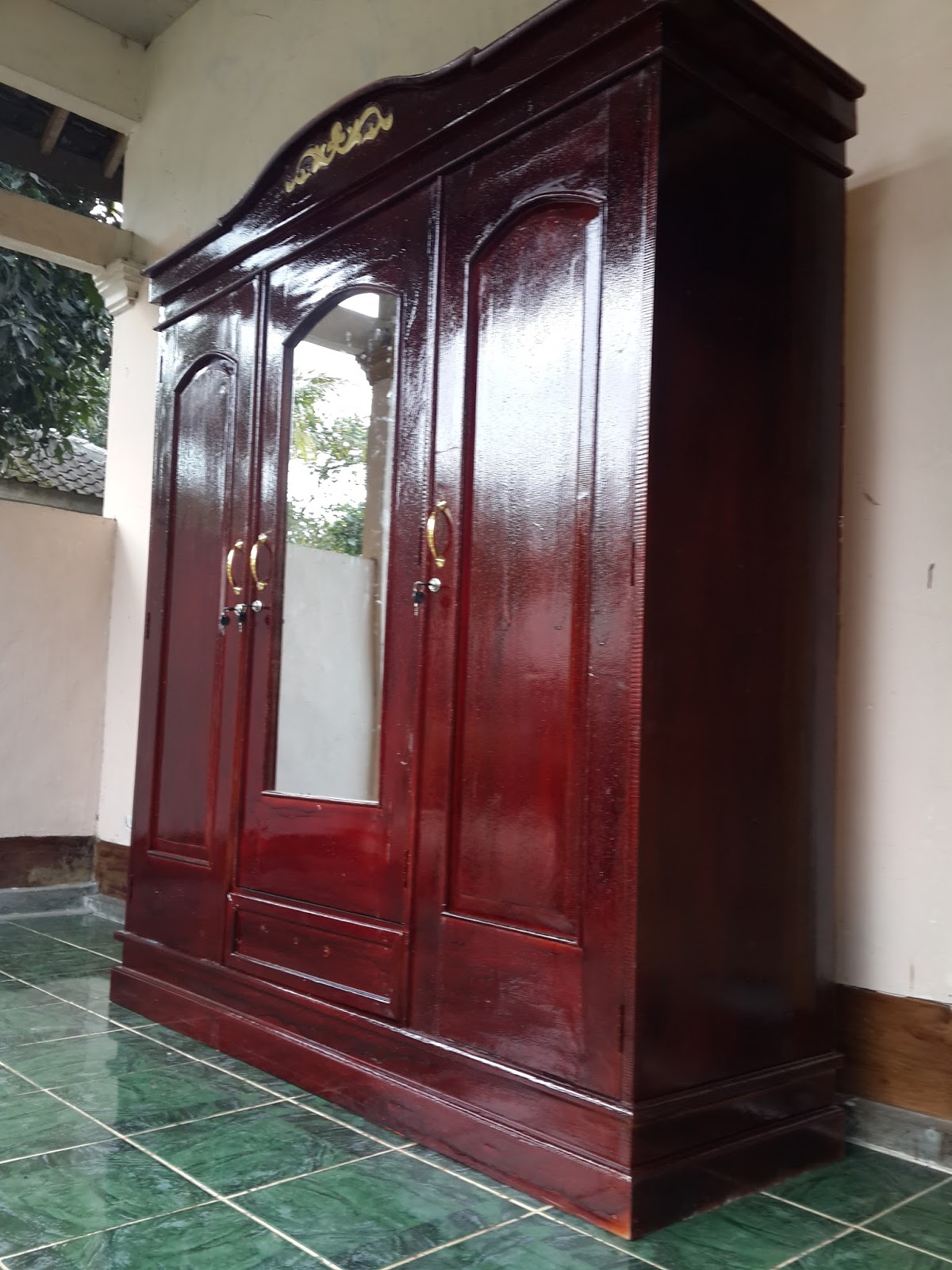 FERDY MEUBELER.COM: LEMARI TIGA PINTU