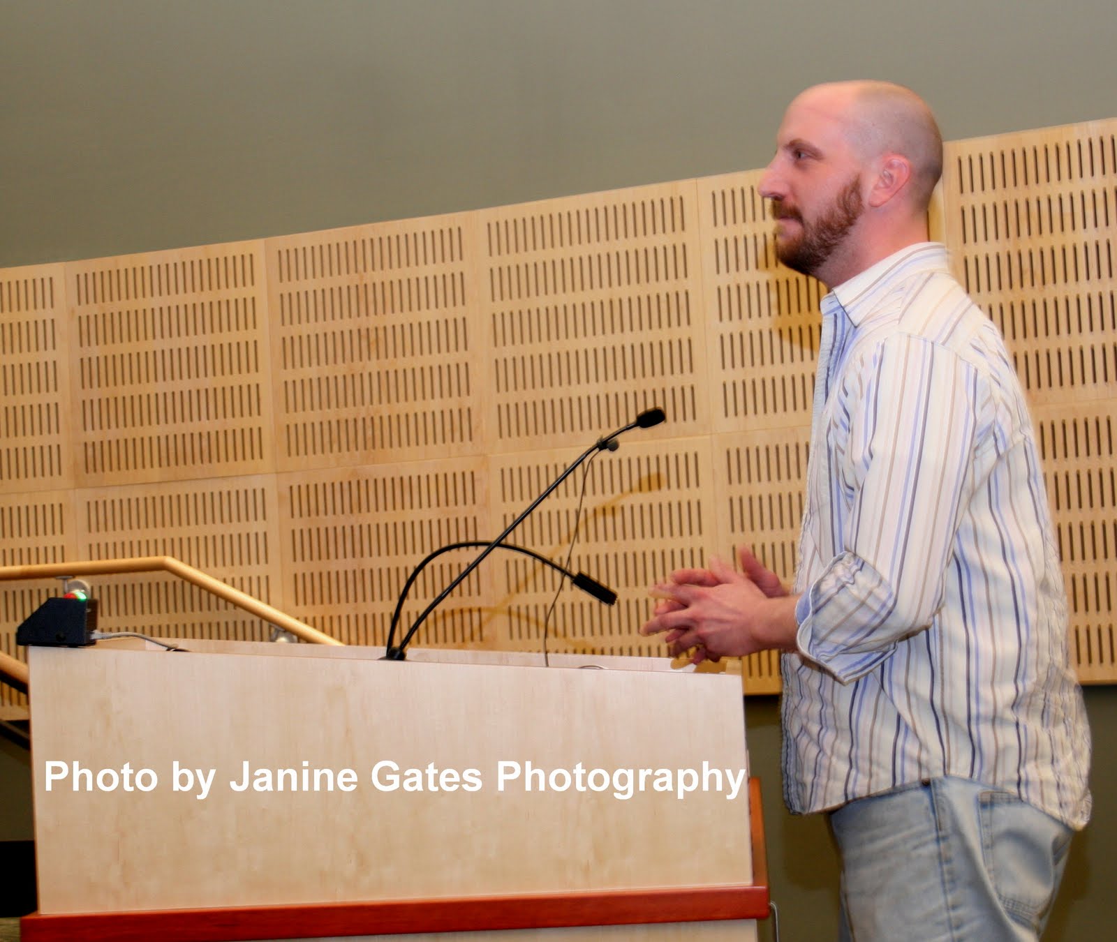 Little Hollywood: Apr 12, 2011