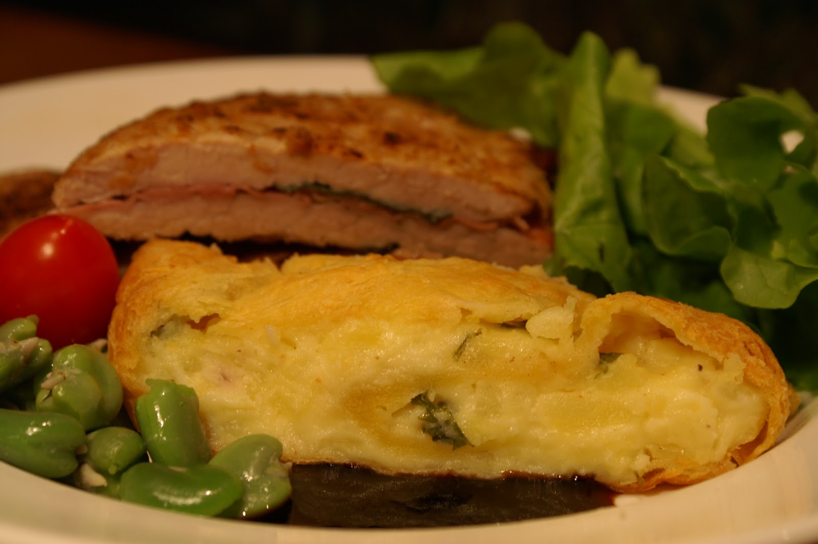 Mina matminnen: Kalvschnitzel med smördegsinbakat chevremos