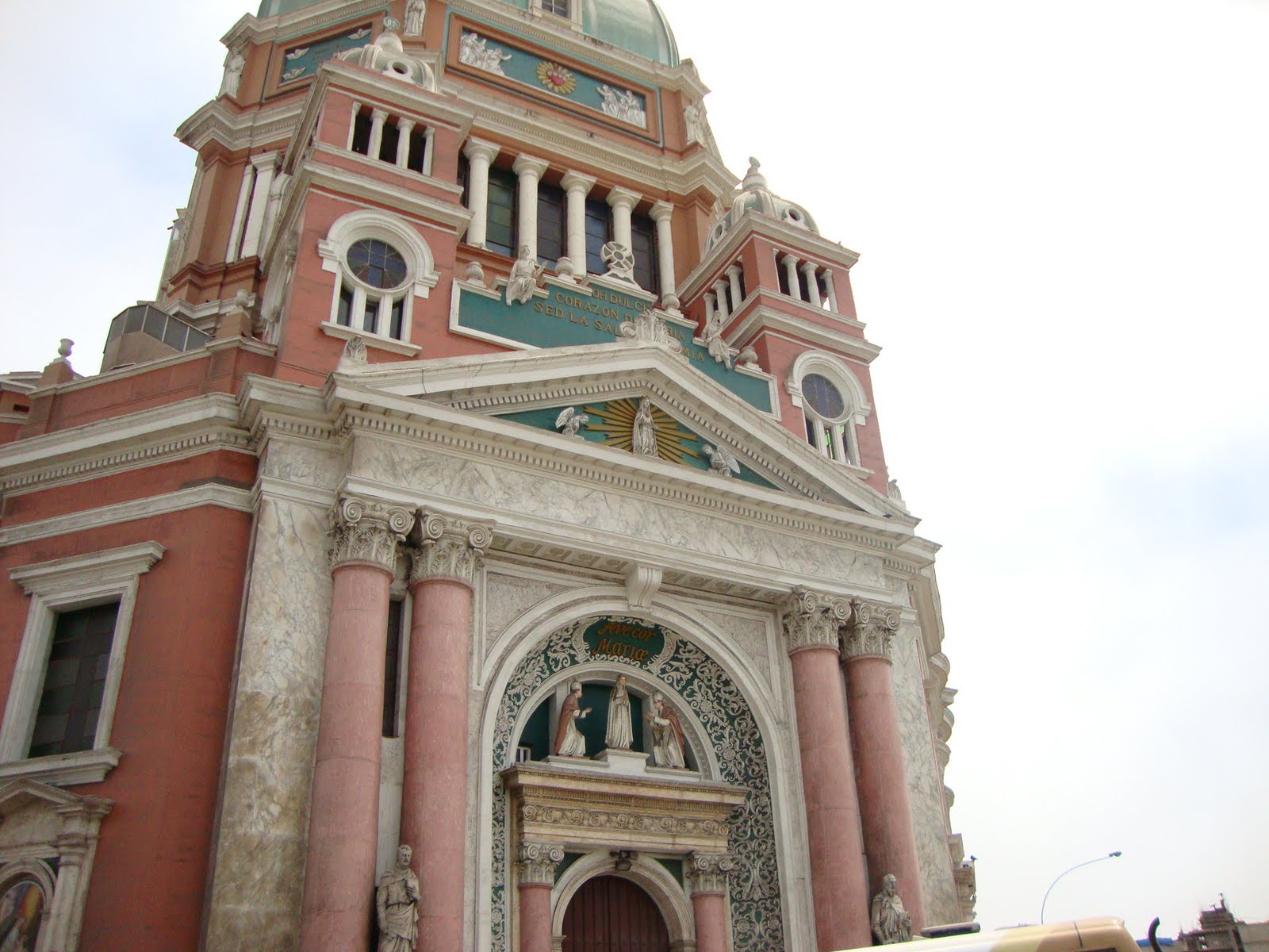 Eleitorar: Passeio pela exemplar PUC Peru