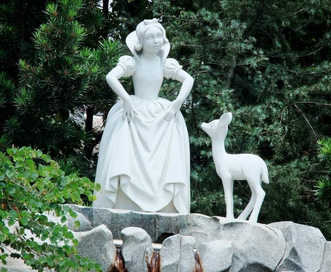 Filmic Light - Snow White Archive: Snow White's Grotto - The Sculptures