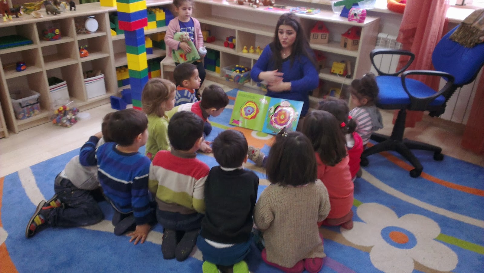 VI AND SHENNE - RECEPTION 2: Circle-time (Story reading)