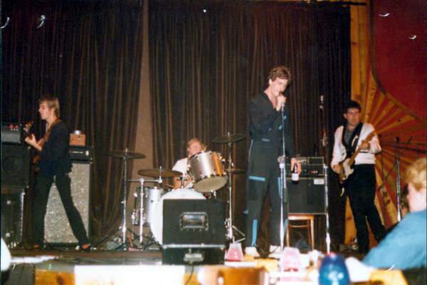 OLD, WEAK BUT ALWAYS A WANKER - THE PUNK YEARS: THE VECTORS - Death To ...