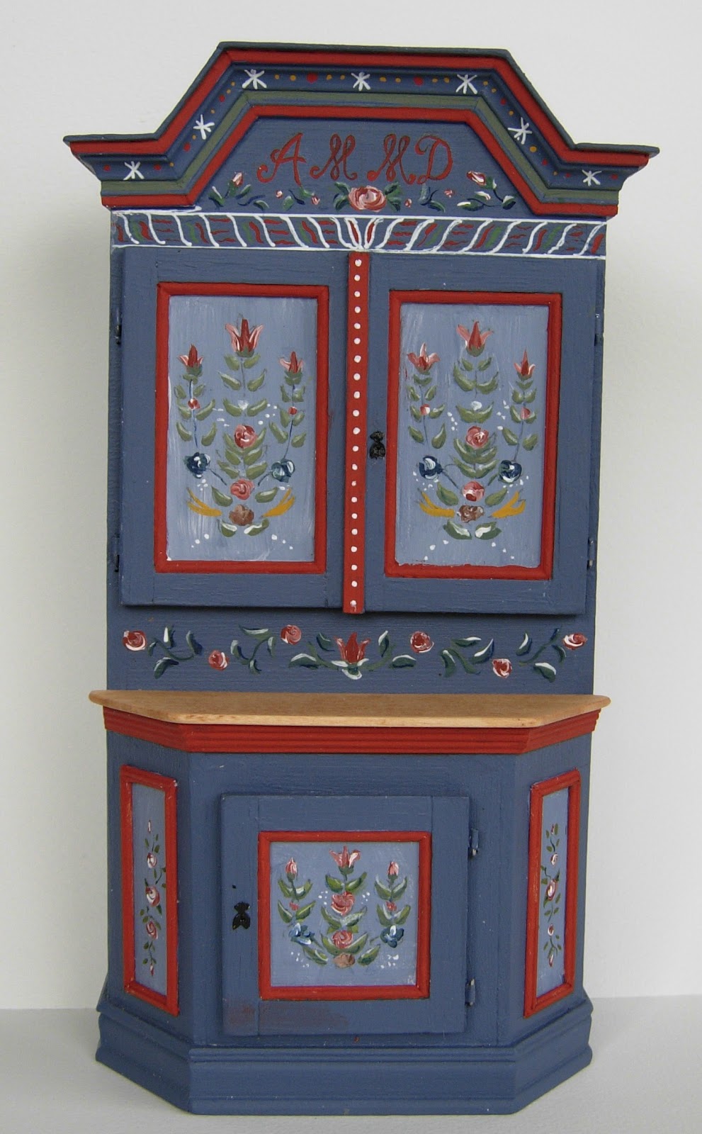 Annes miniatyrer: Allmoge skåp