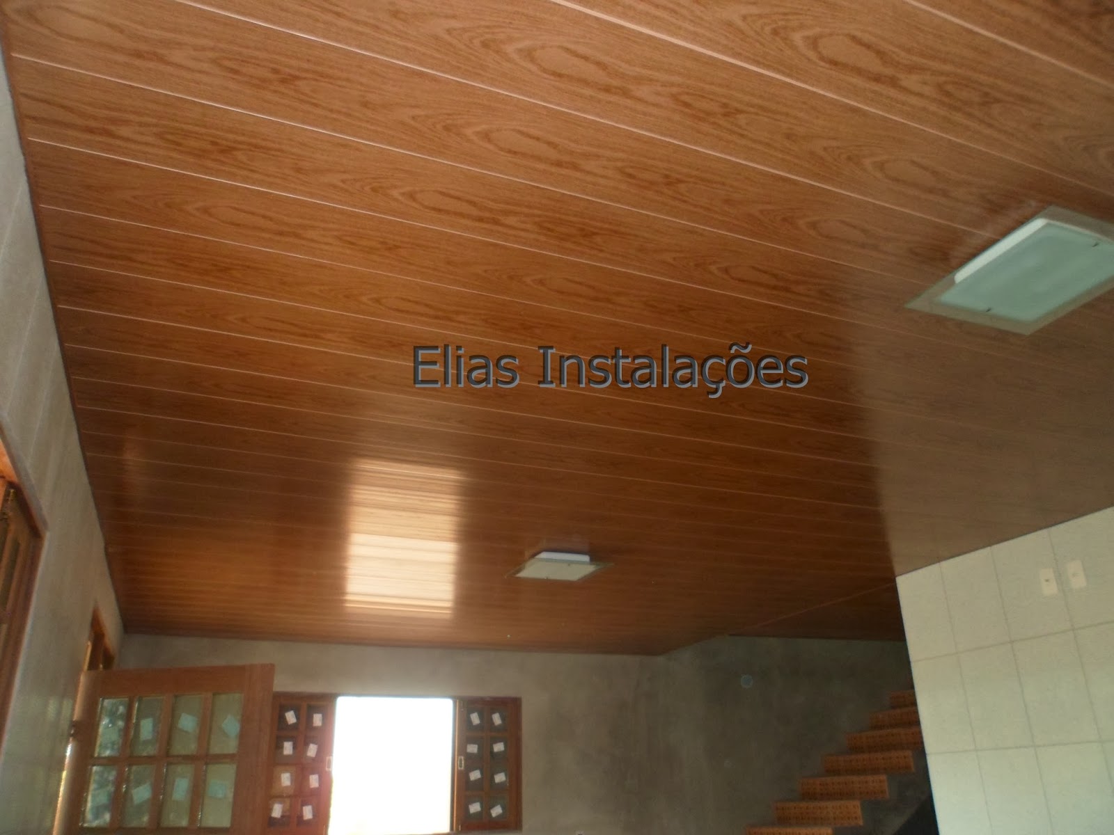 Elias Instalador: Forro de PVC que imita madeira (Nogueira)