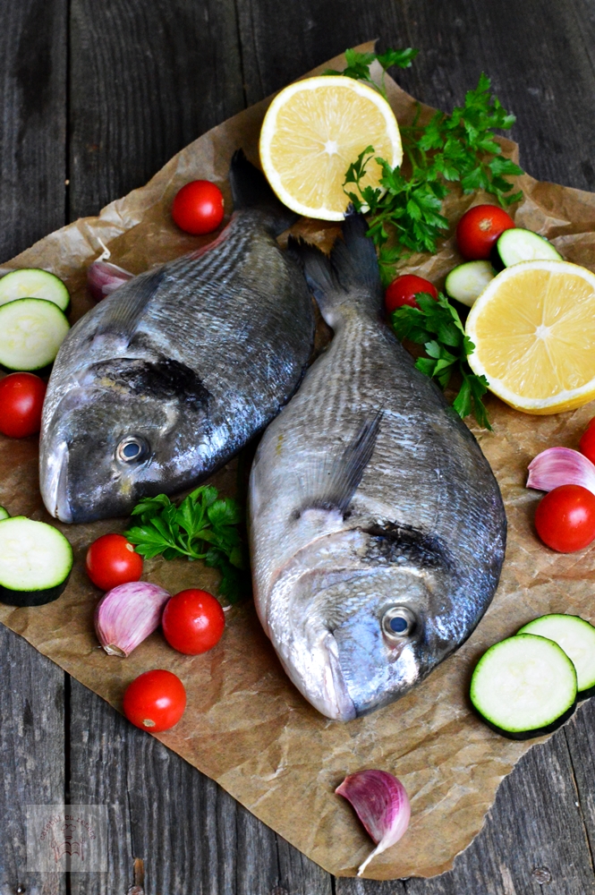 Dorada la cuptor pe pat de legume - CAIETUL CU RETETE