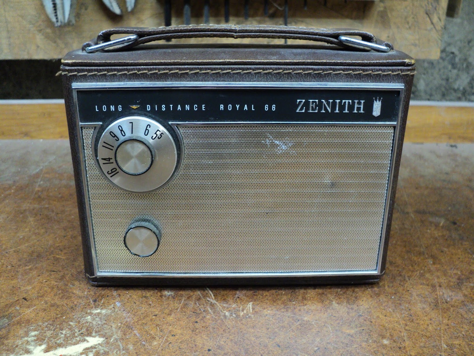 Rouge River Workshop: A Zenith Royal 66 AM Receiver