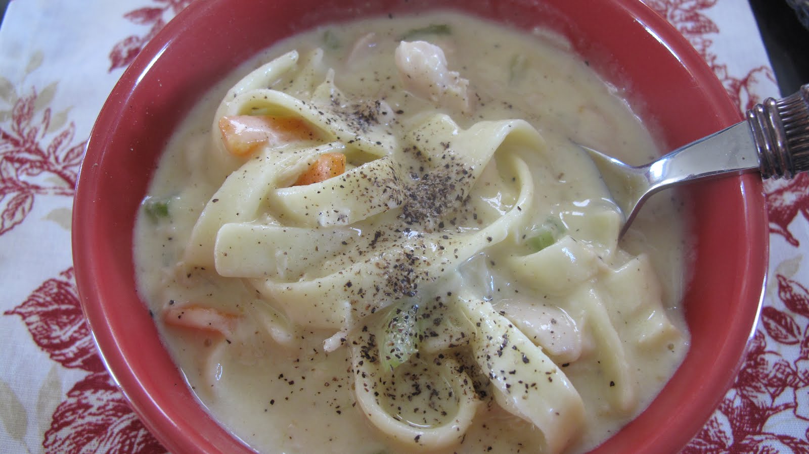 Red Couch Recipes: Rooster Rendezvous Tablescape